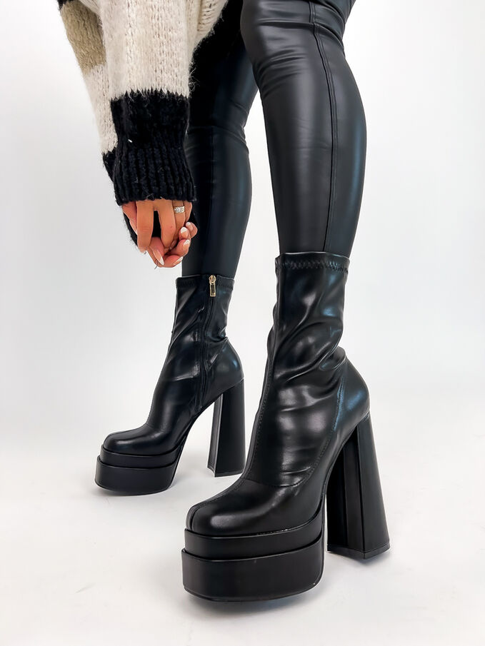 Fekete platformos bokacsizma CADHA | Starstyle.hu