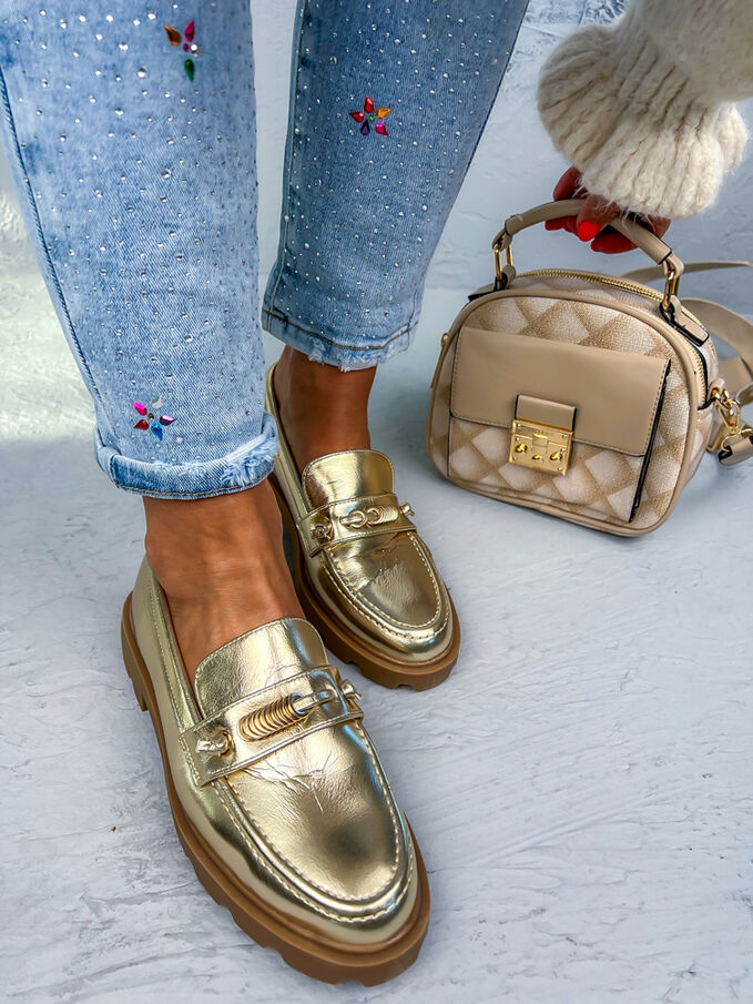 Mokaszín arany színű díszekkel CALLIDORA | Starstyle.hu