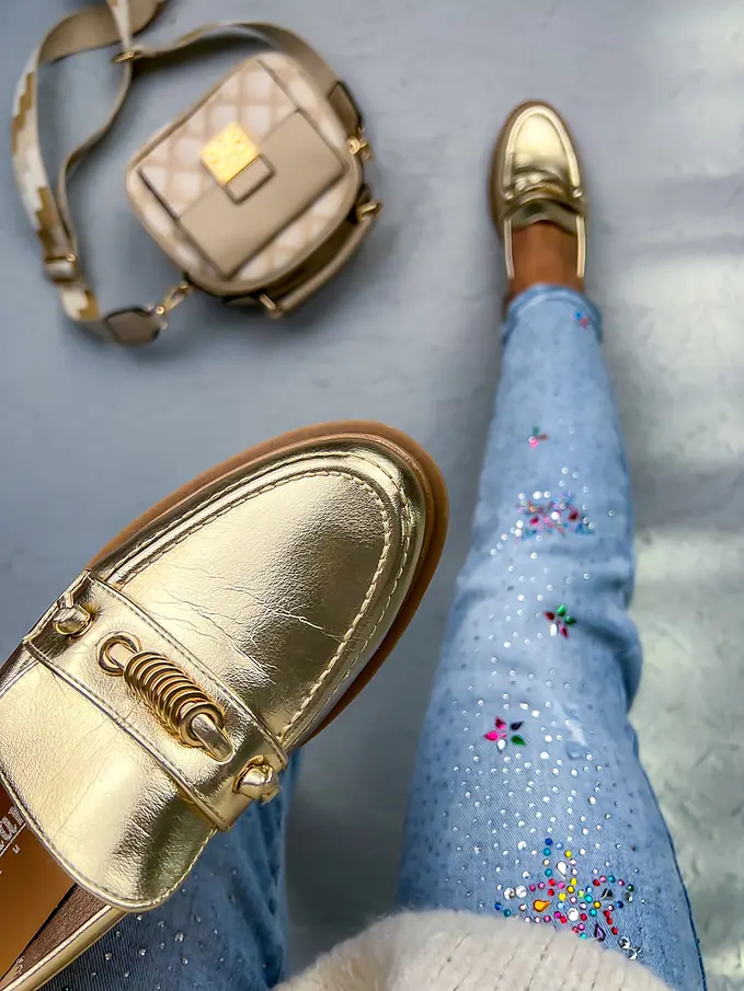 Mokaszín arany színű díszekkel CALLIDORA | Starstyle.hu