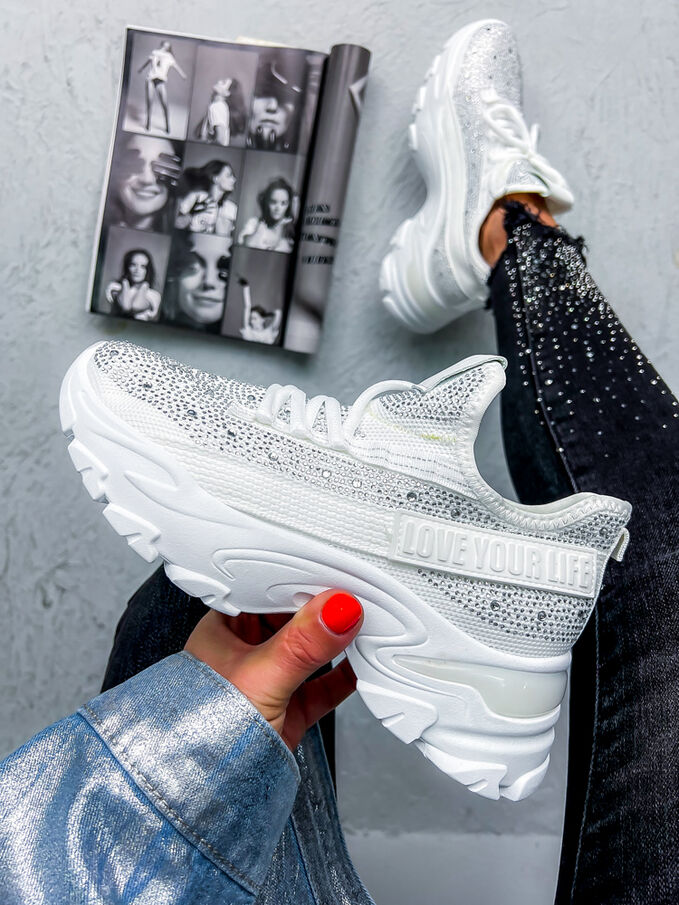 Kövekkel díszített sportcipő NORABEL | Starstyle.hu