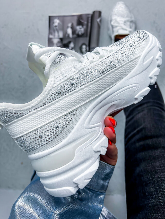 Kövekkel díszített sportcipő NORABEL | Starstyle.hu