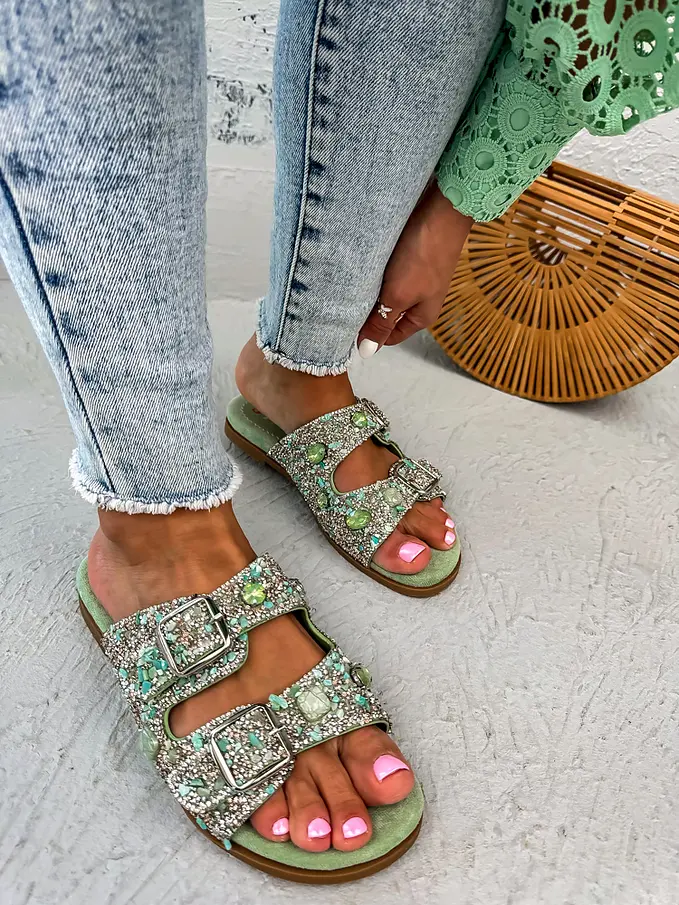 Kövekkel díszített női papucs BECKY | Starstyle.hu