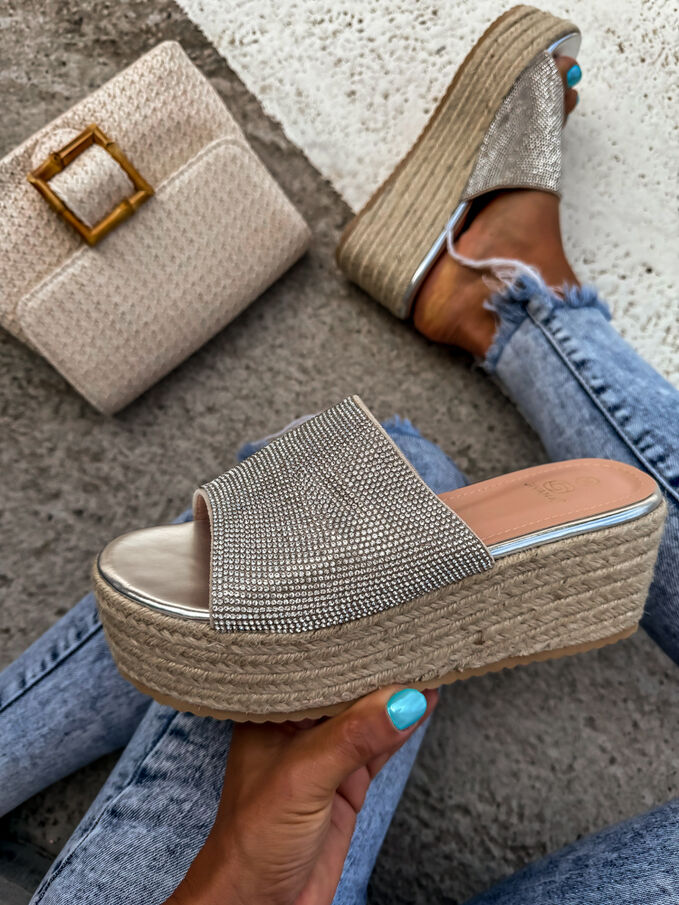 Kövekkel díszített platformos papucs ANETT | Starstyle.hu